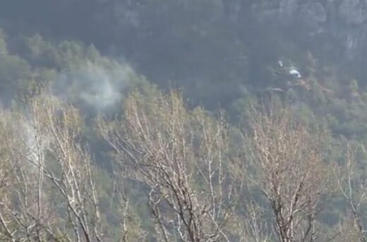 Brucia ancora il bosco sul monte Amariana in Carnia, in azione anche ... Brucia ancora il bosco sul monte Amariana in Carnia, in azione anche ...